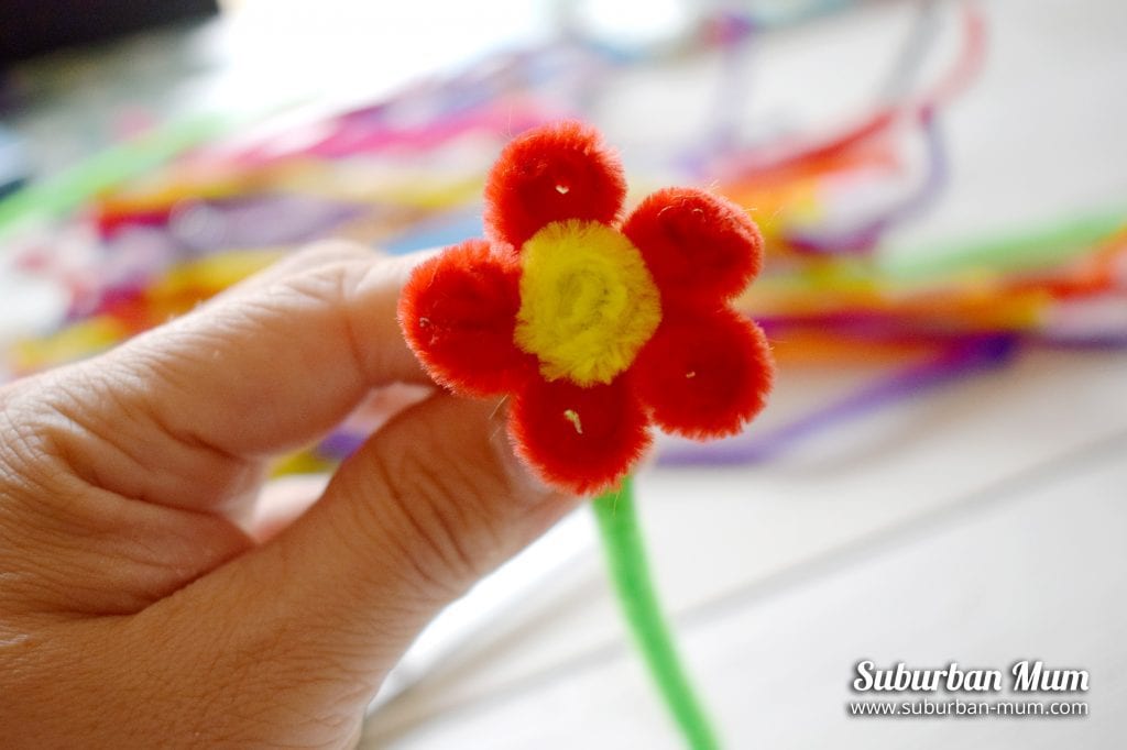 Craft Corner: How to make Pipe Cleaner Flowers | Suburban Mum